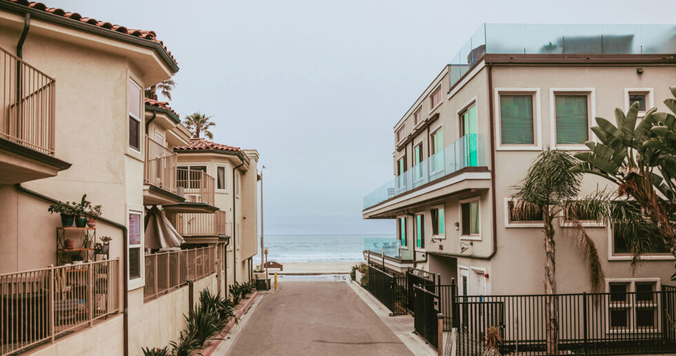What Is a Common Interest Development (CID) in California? Definition ...